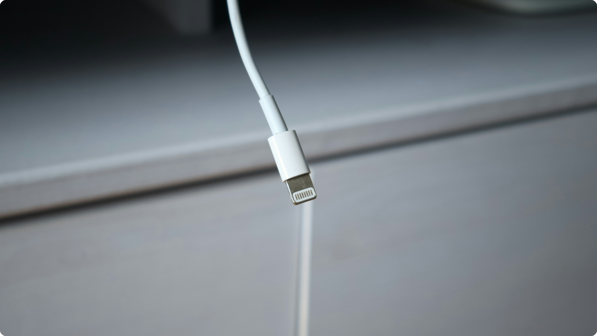 Choosing the Best Charging Cable for Travel: USB-C, Lightning ...